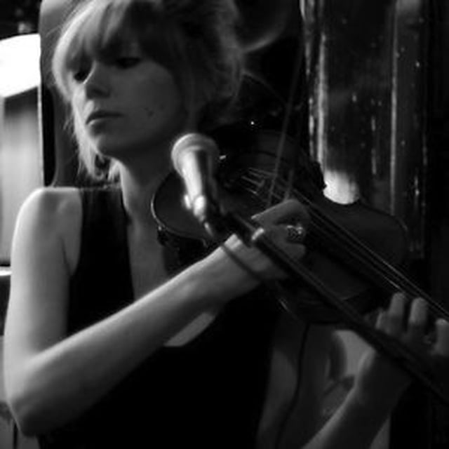 Interview / Poppy Ackroyd – Ban Ban Ton Ton